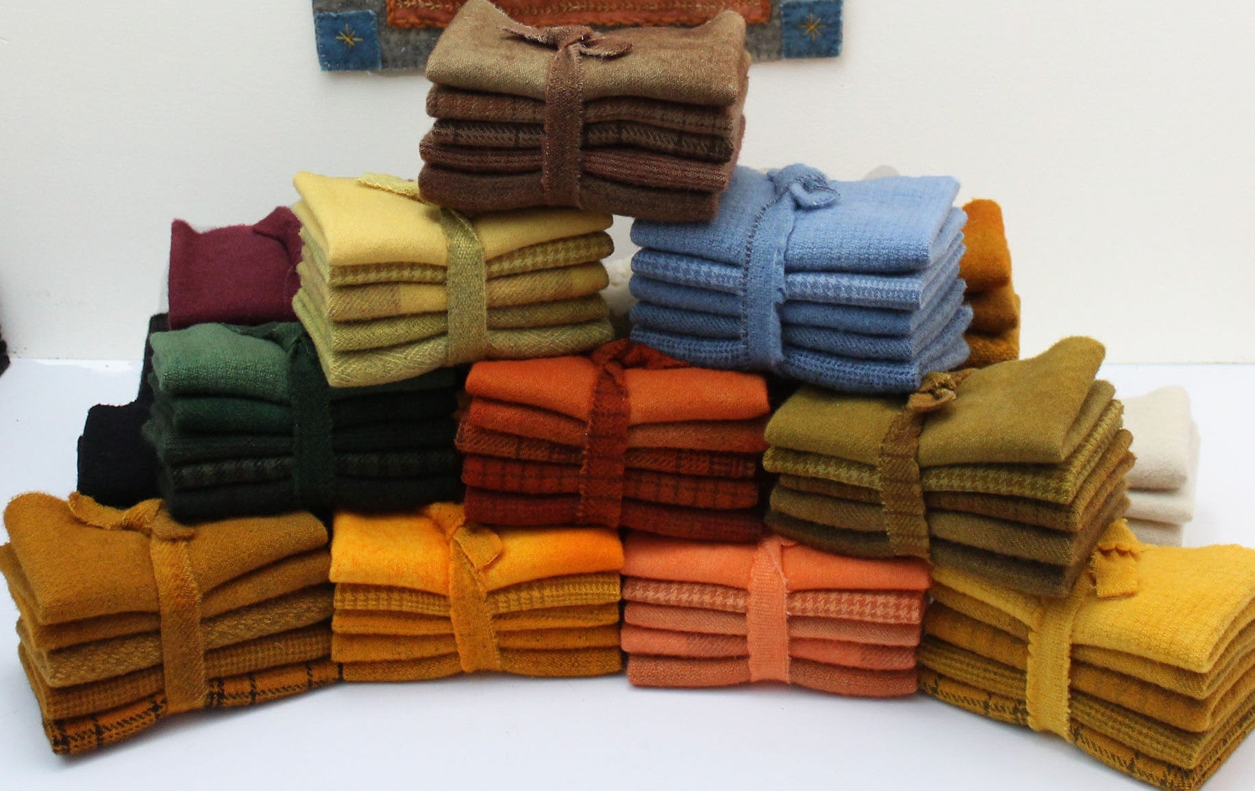 WOOL BUNDLES: 5 PACKS OF HAND DYED WOOL IN FAT SIXTEENTHS – Olympic ...